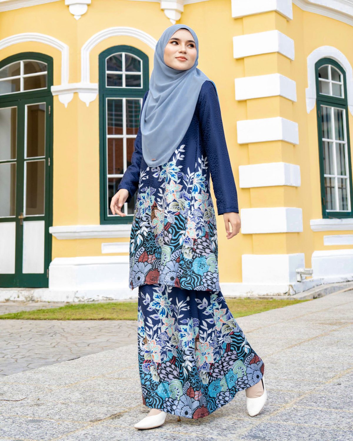 Baju Kurung Pahang Batik Sultanah 3.0 - Bayu Navy Blue - Kualiti Designer, Harga Luarbiasa